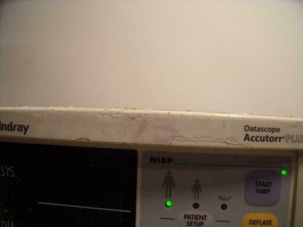 Mindray DataScope Accutorr Plus Vital Signs Monitor | PR2009 – KeeboMed