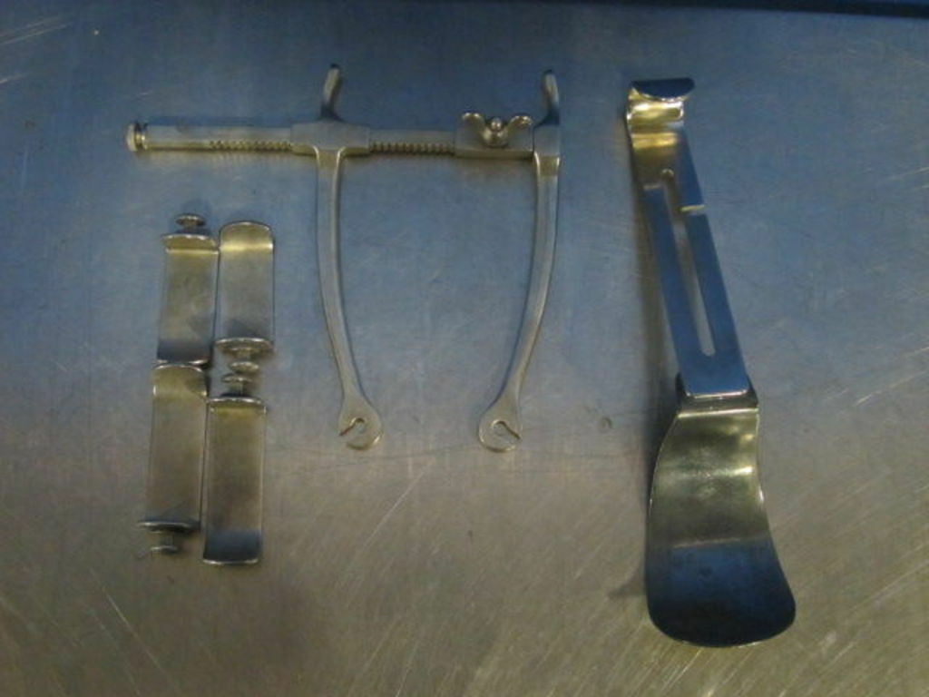 MUELLER Urology Millians Retractor 424GS – KeeboMed