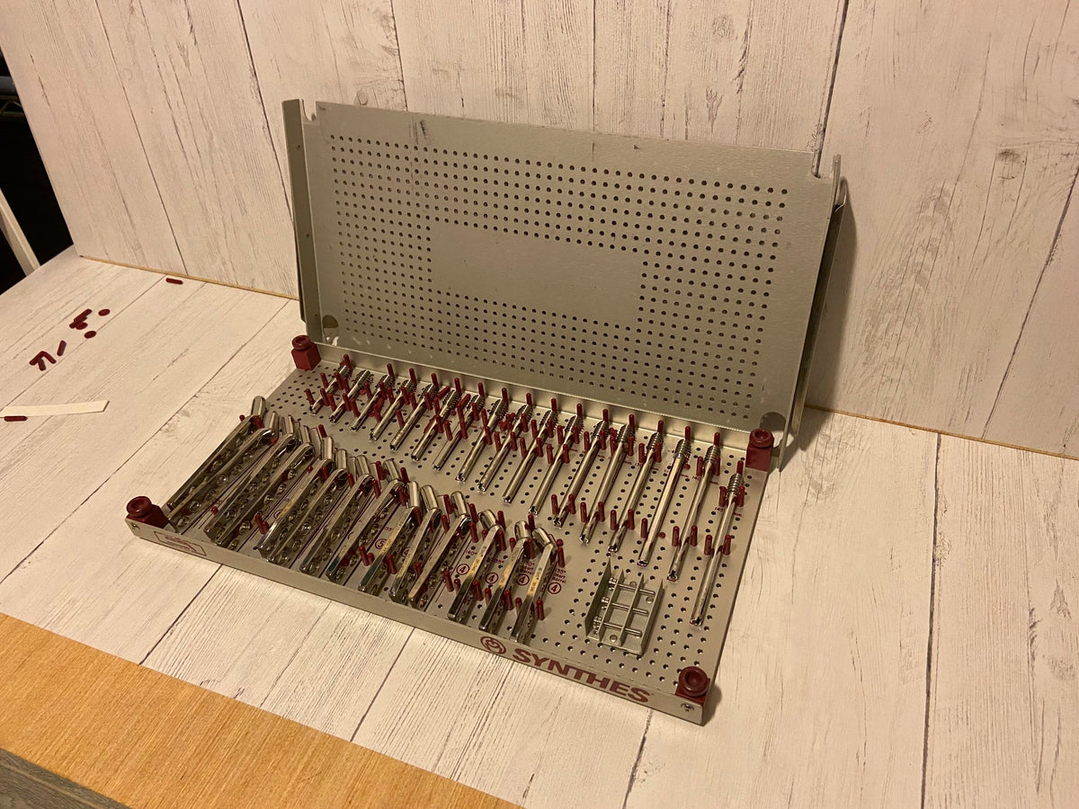 SYNTHES DHS Plate Implant set – KeeboMed