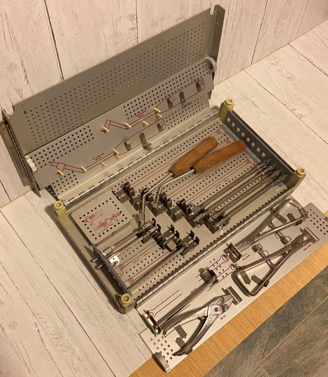 SYNTHES Locking Hook Spinal Rod Set – KeeboMed